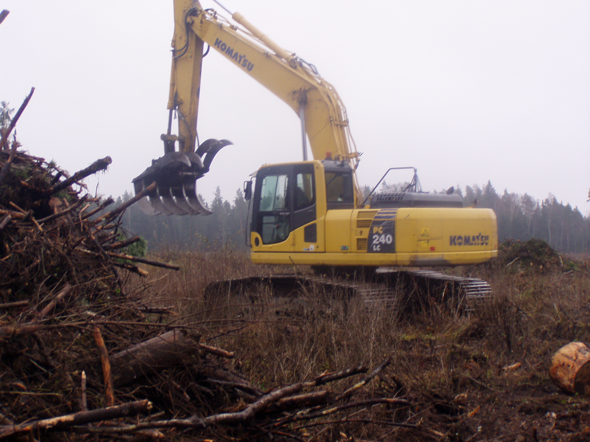Pinnasemeister > EKSKAVAATORI RENT