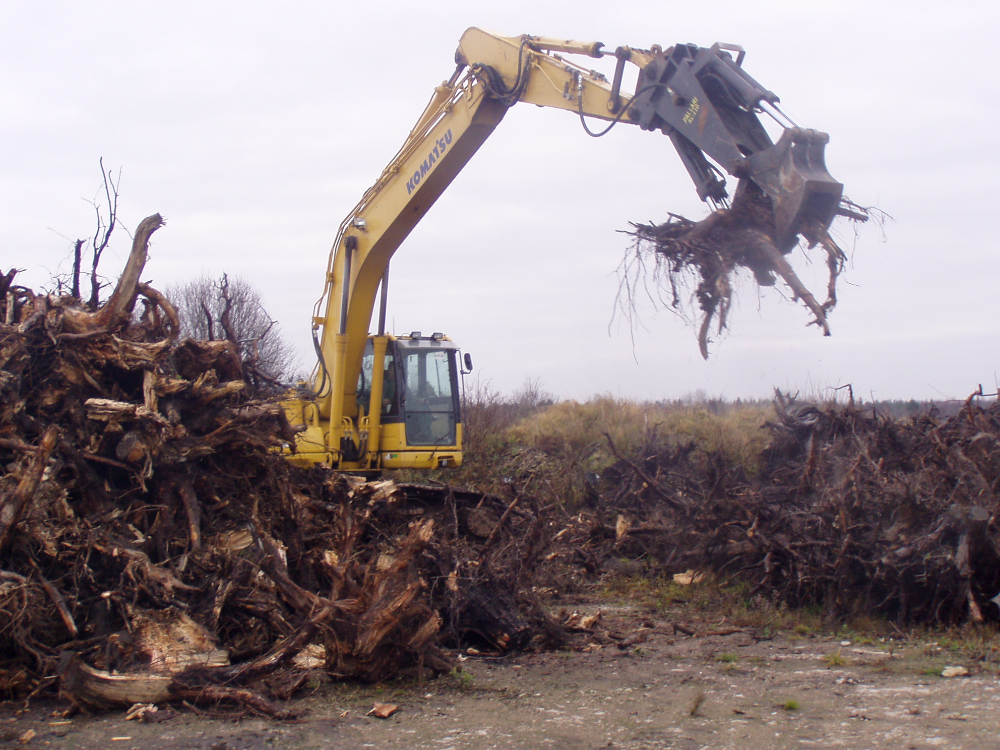 Pinnasemeister > EKSKAVAATORI RENT