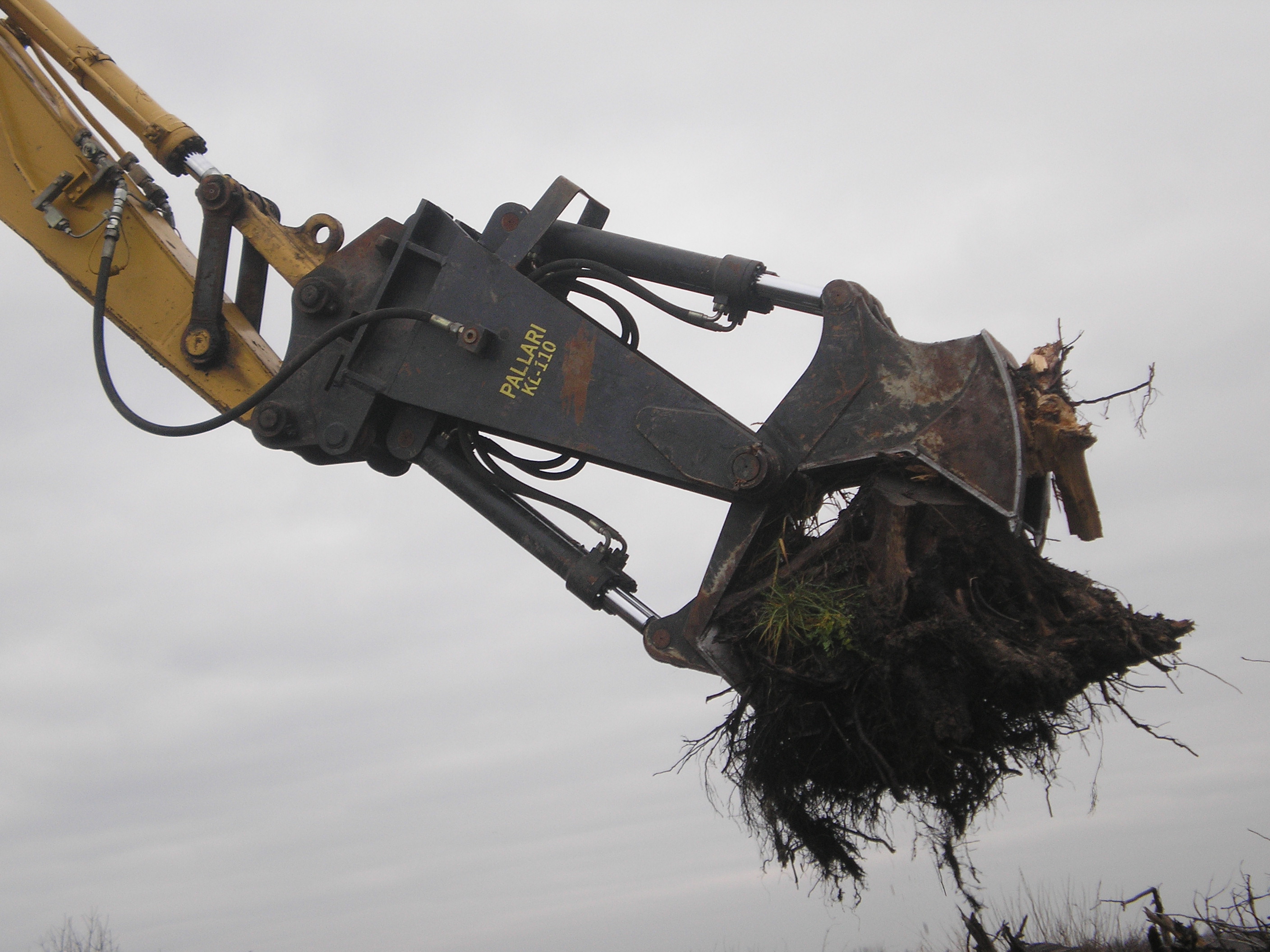 Pinnasemeister > EKSKAVAATORI RENT