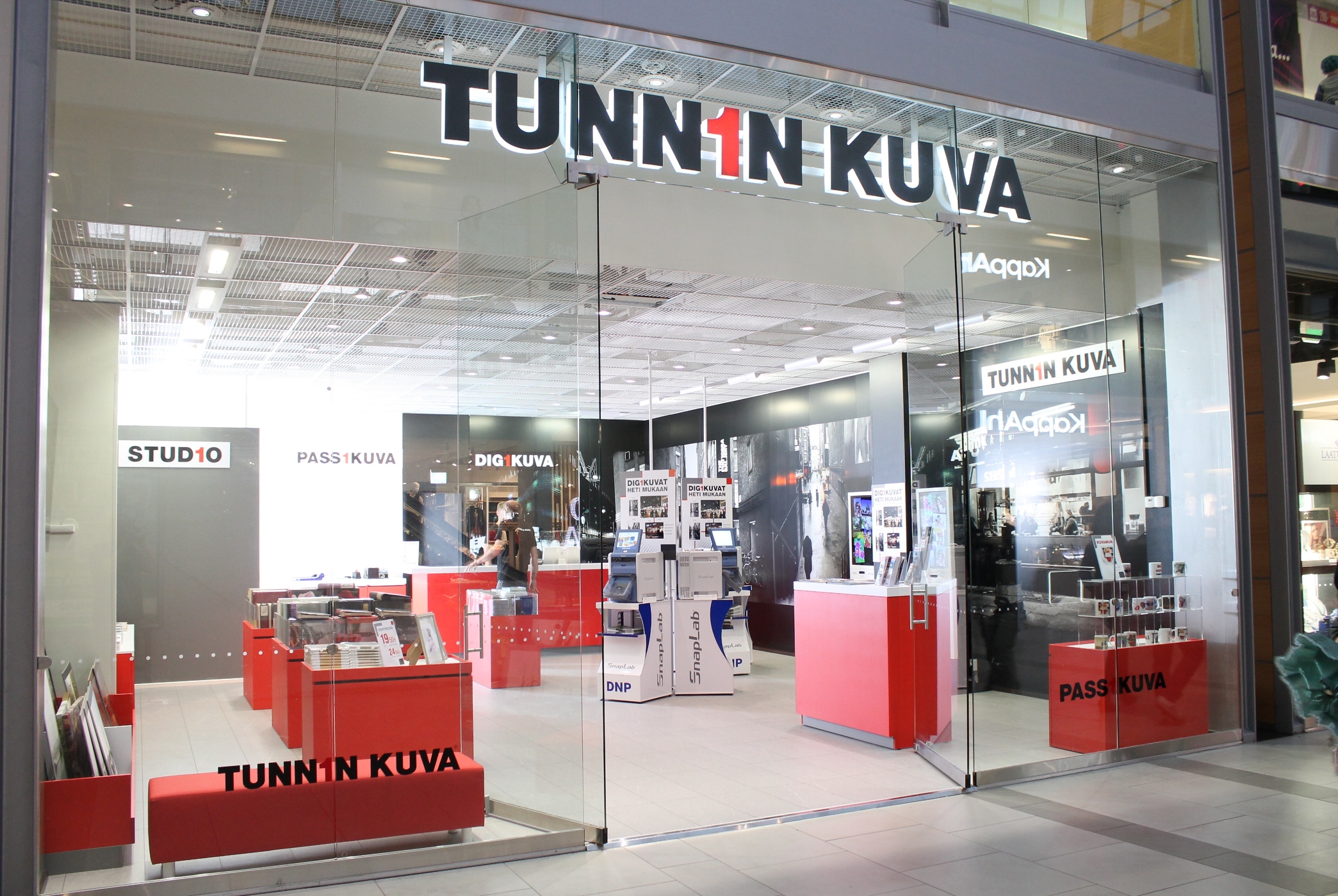 Tunnin Kuva, Photo Shop, TC Itis / Itäkeskus / Helsinki, 2014 | Workstation