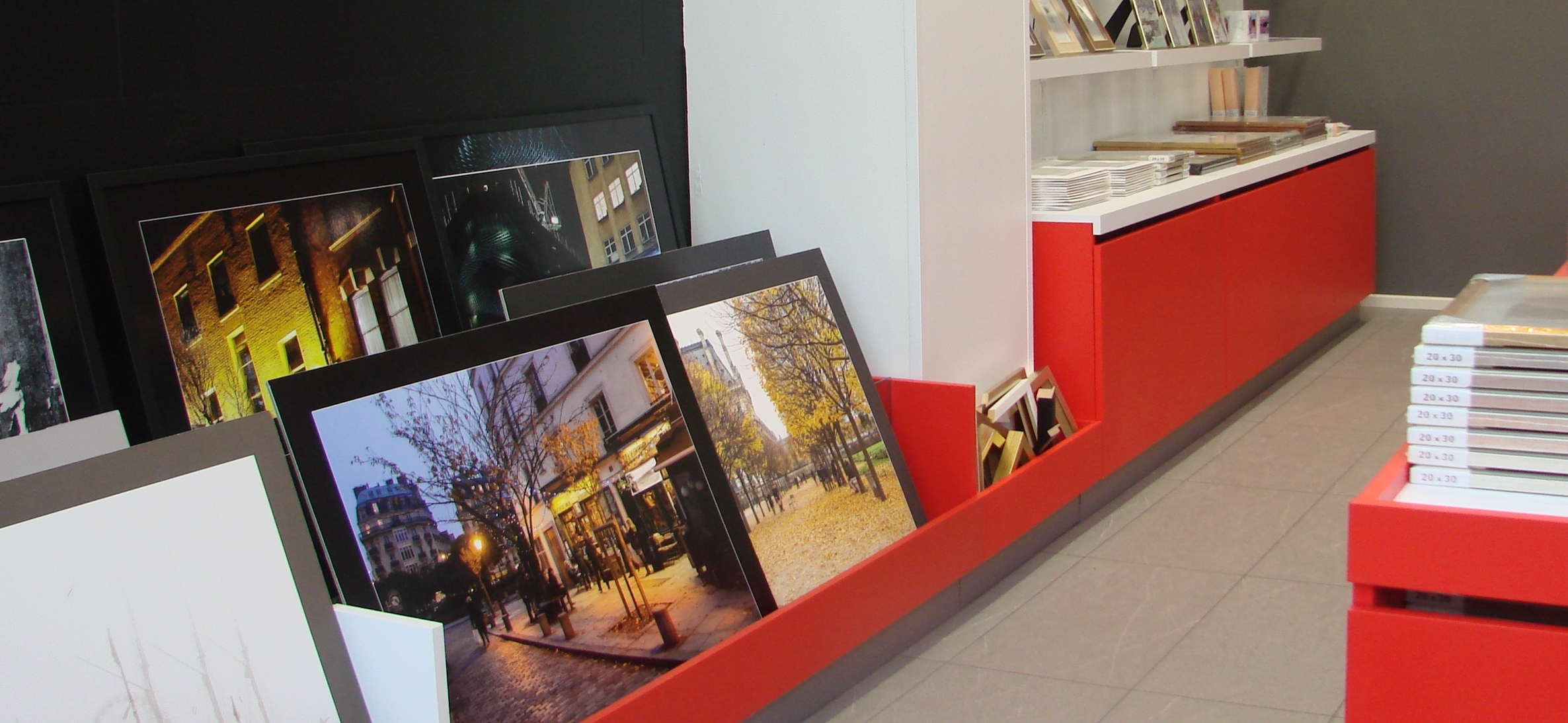 Tunnin Kuva, Photo Shop, TC Itis / Itäkeskus / Helsinki, 2014 | Workstation